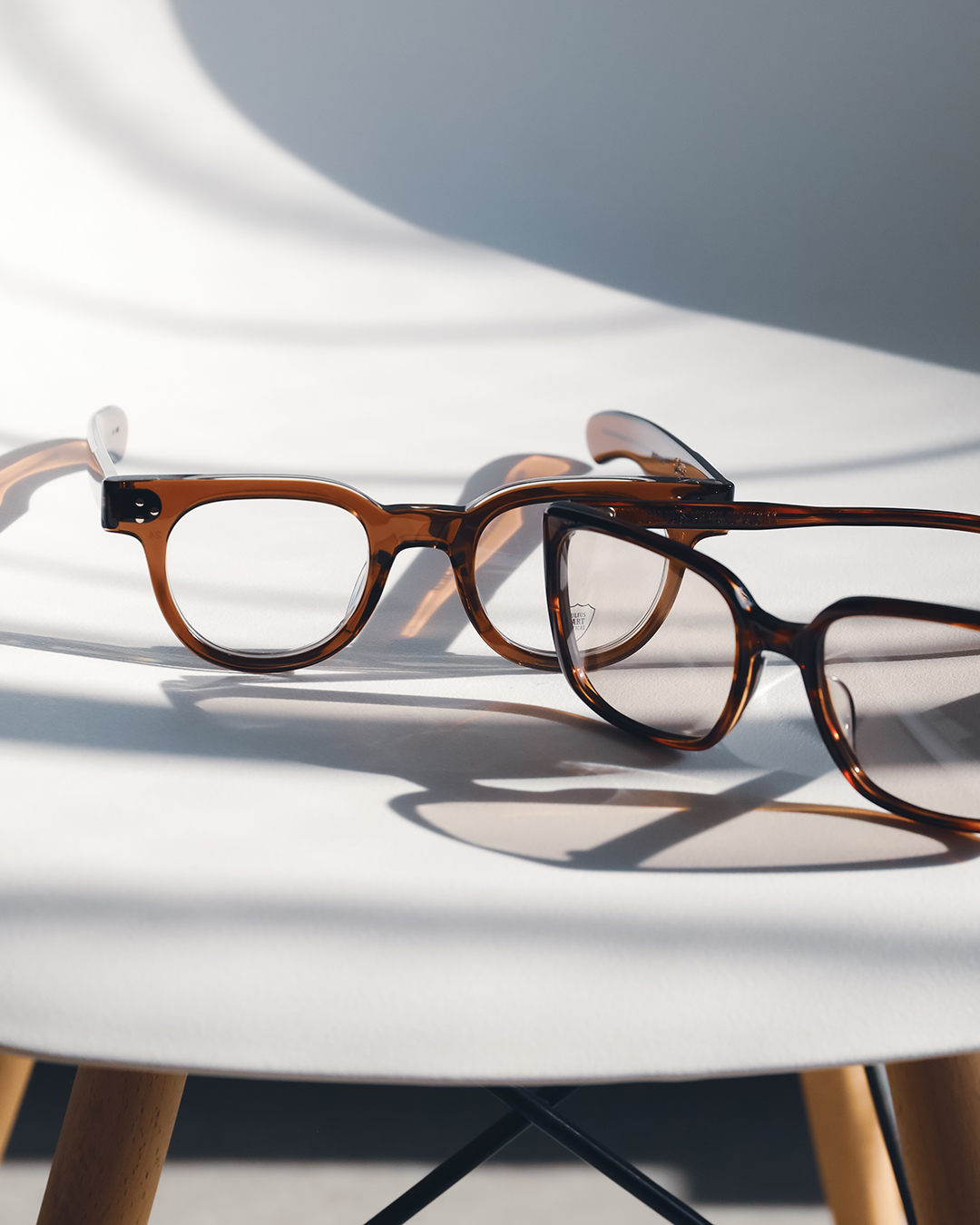 【Klein Blog】冬服の黒やネイビーに相性最高なの、実はブラウン説。｜ JULIUS TART OPTICAL：ジュリアス タート ...